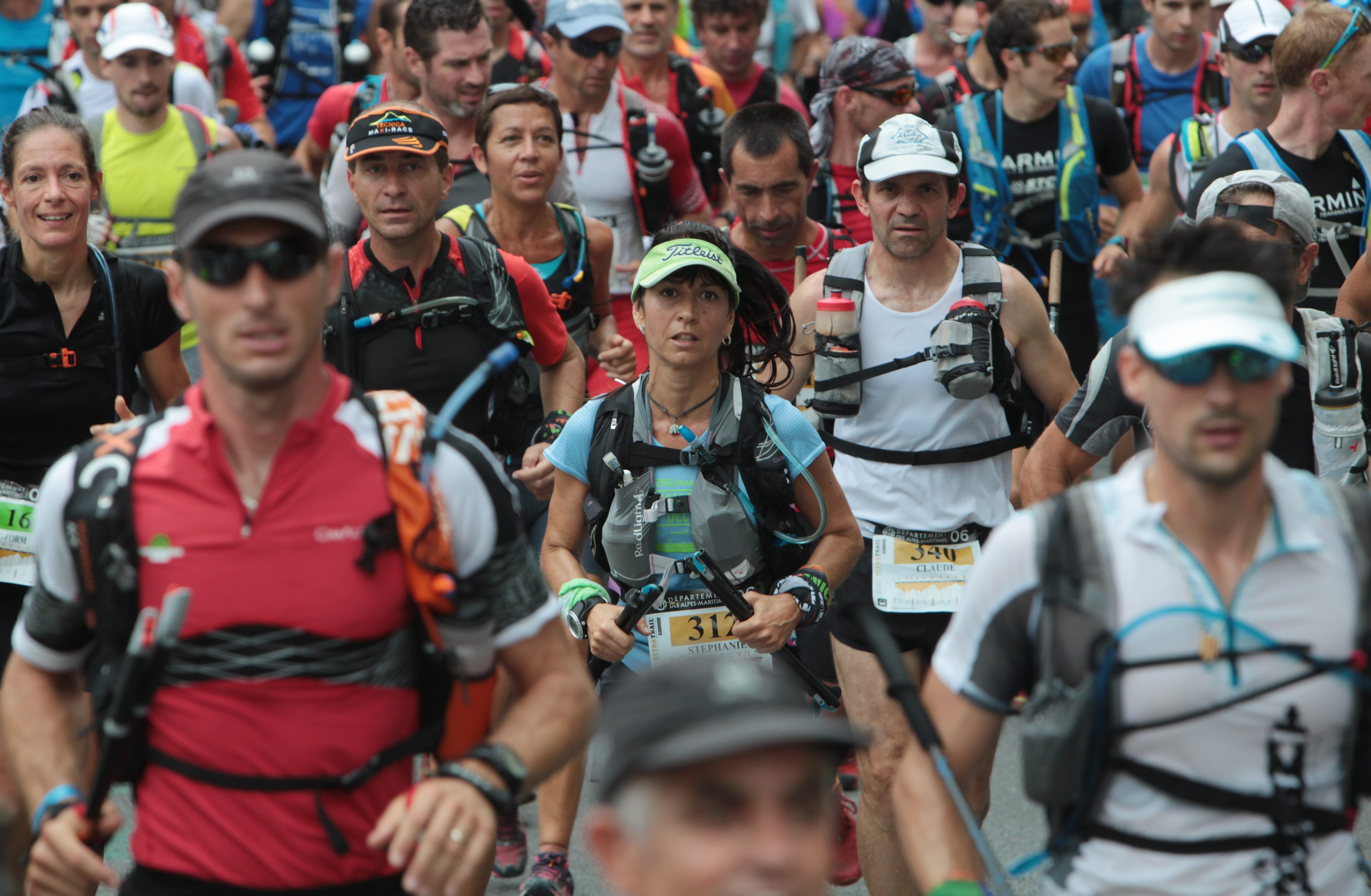 PHOTOS. Le premier duo de l'Ultra-Trail a fini la course en moins de 25 ...