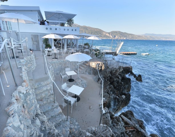 PHOTOS. Le futur "Vista Palace" commence sa mue en ouvrant sa plage au ...